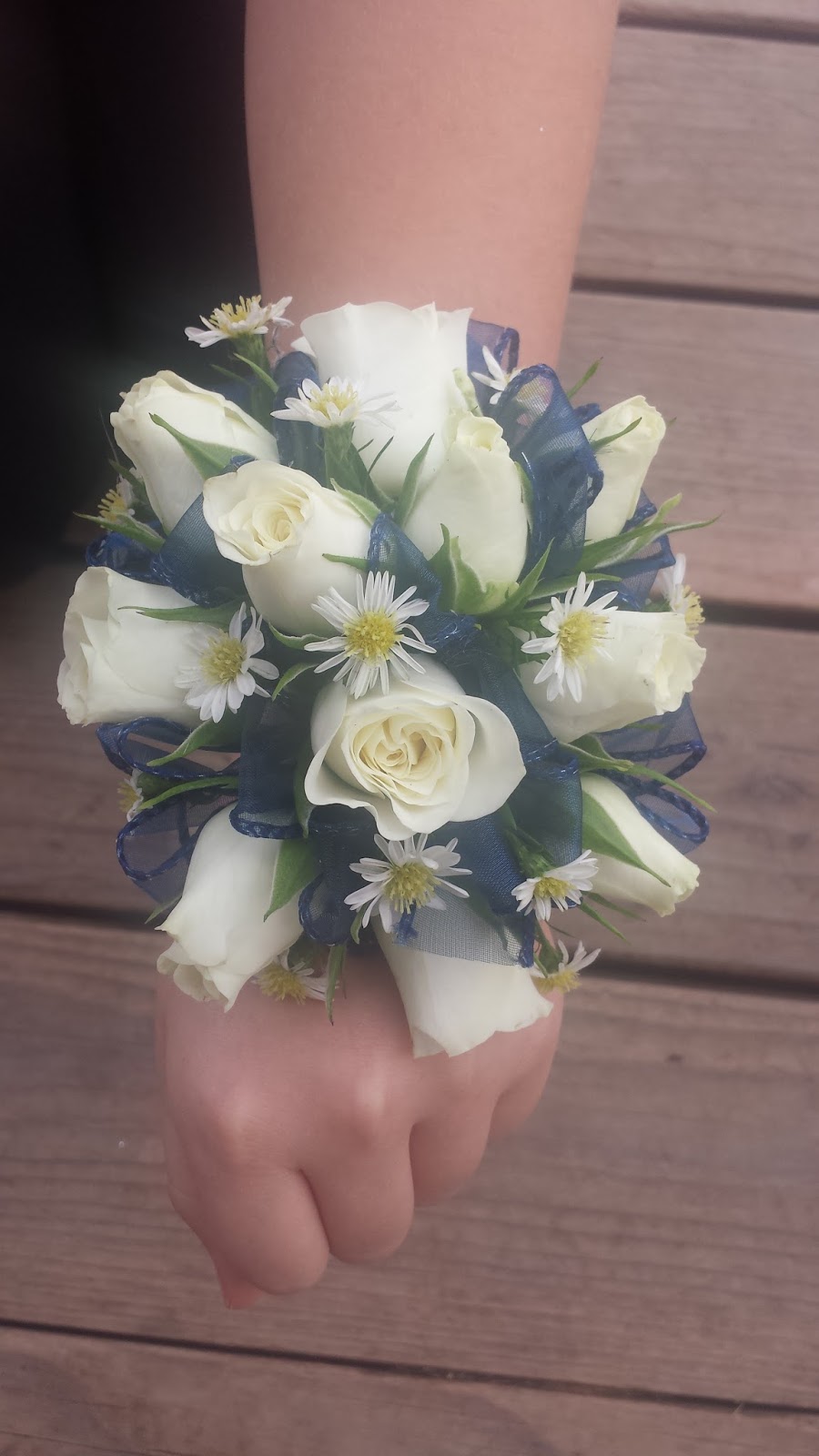 Becky's Blossoms: Boutonniere's and Corsages