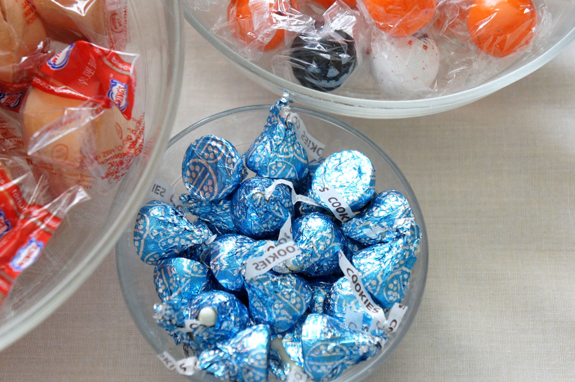 i d l e w i f e : blue, orange, and black themed halloween candies