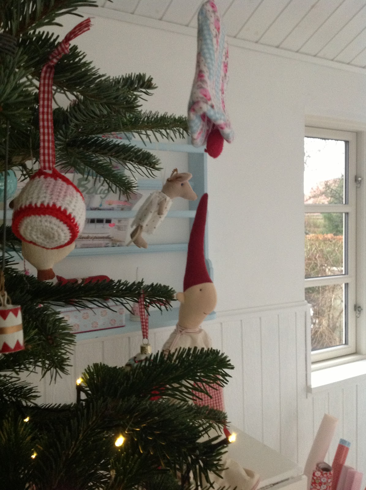 Sommerhusstil ...: Juletræet med sin pynt ....