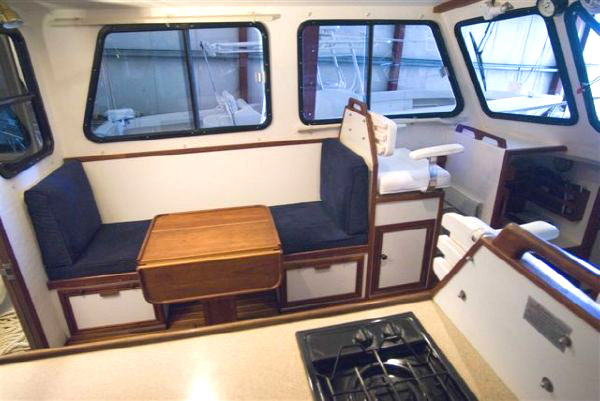 Eastern Boats 31: Eastern 31 Interior