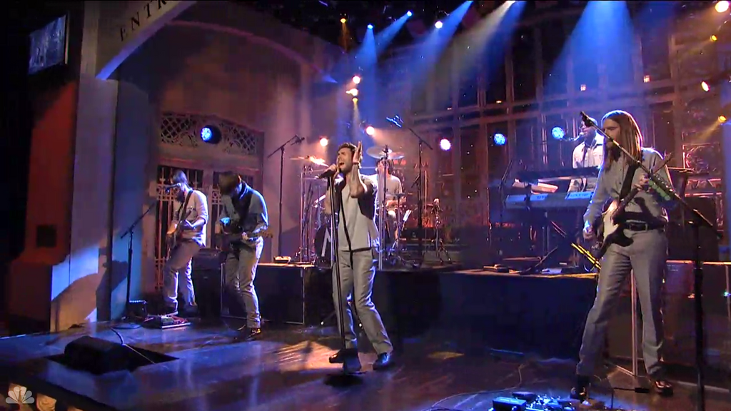 Maroon 5 U.S.A.: Maroon 5 Rocks SNL Stage With Millions Viewing!
