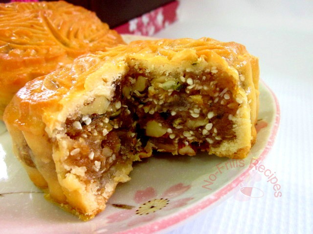 Mixed Nuts and Meat Floss Mooncakes ~ 2014