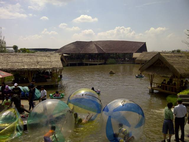 Endah Marnandha: Rumah Air Bogor