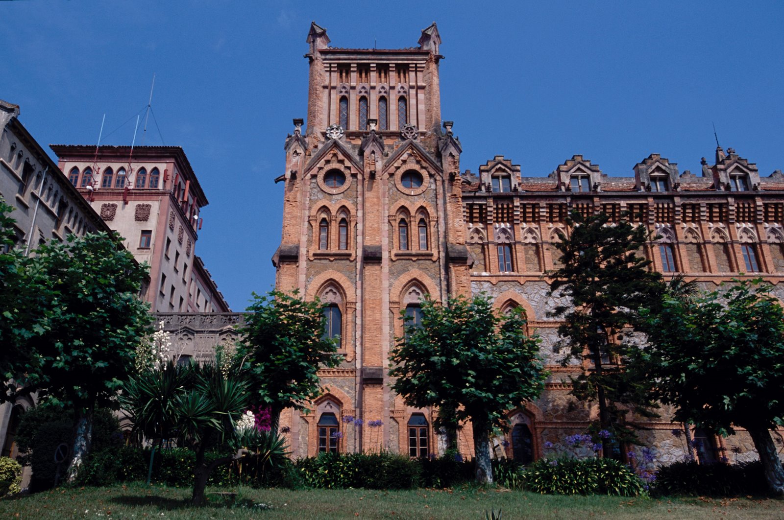 Paisajes y monumentos de España: Universidad de Comillas (Cantabria)