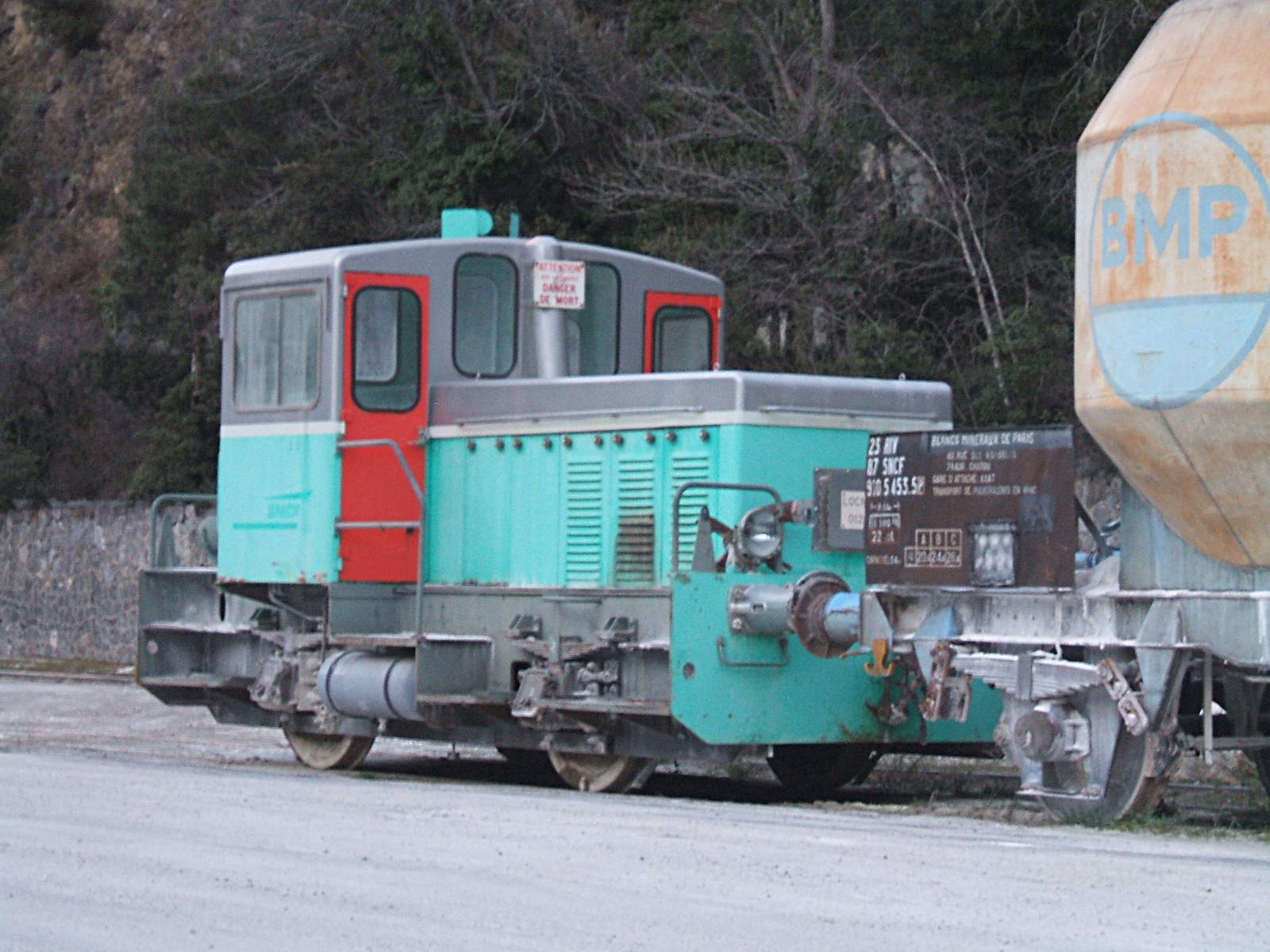 Le train d'olivier: Locotracteur Y 2456 TPCF gare de St-Martin-Lys