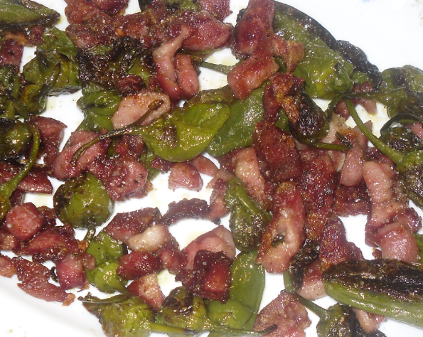 LA COCINA PLURAL: MORRO DE CERDO CRUJIENTE CON PIMIENTOS DE PADRÓN
