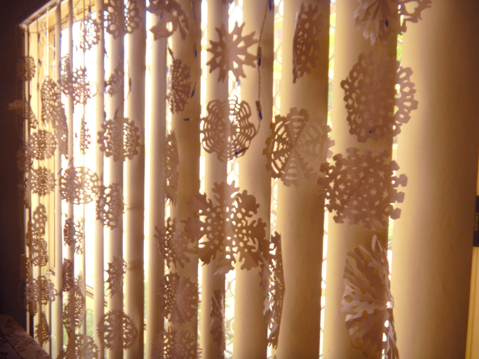 Jaffajaf is nonsense: Happy December | Snowflake Curtain DIY