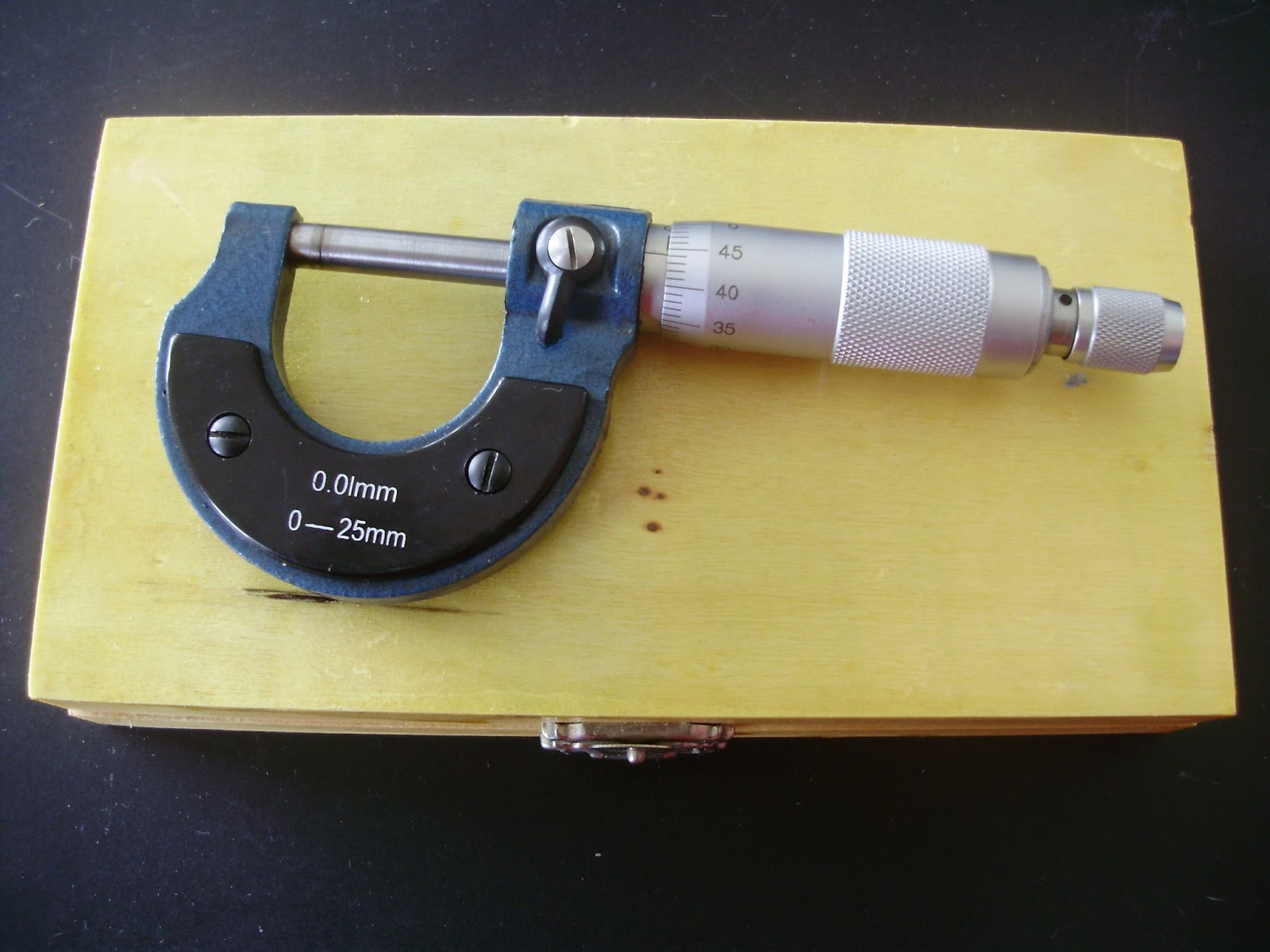 superdotnunu: radas dan bahan di dalam makmal sains