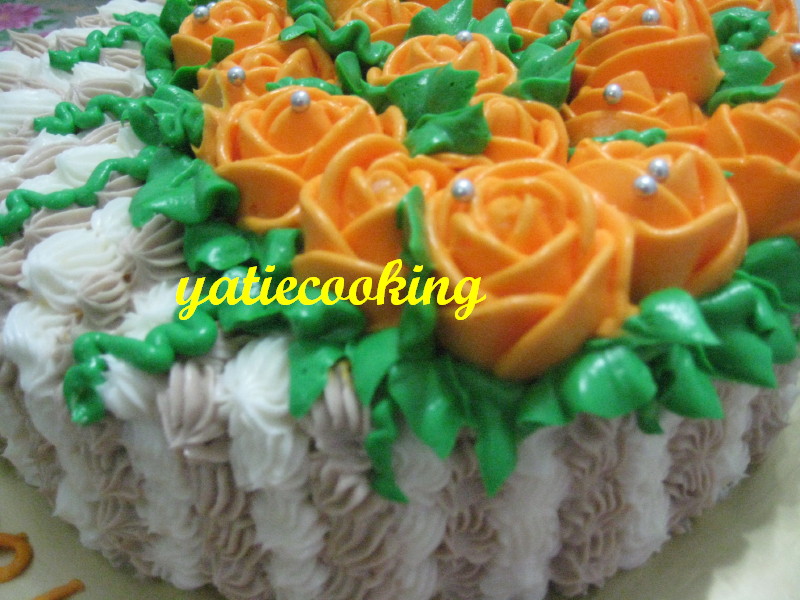 Yatie's Cooking: TEMPAHAN KEK BUNGA-BUNGA