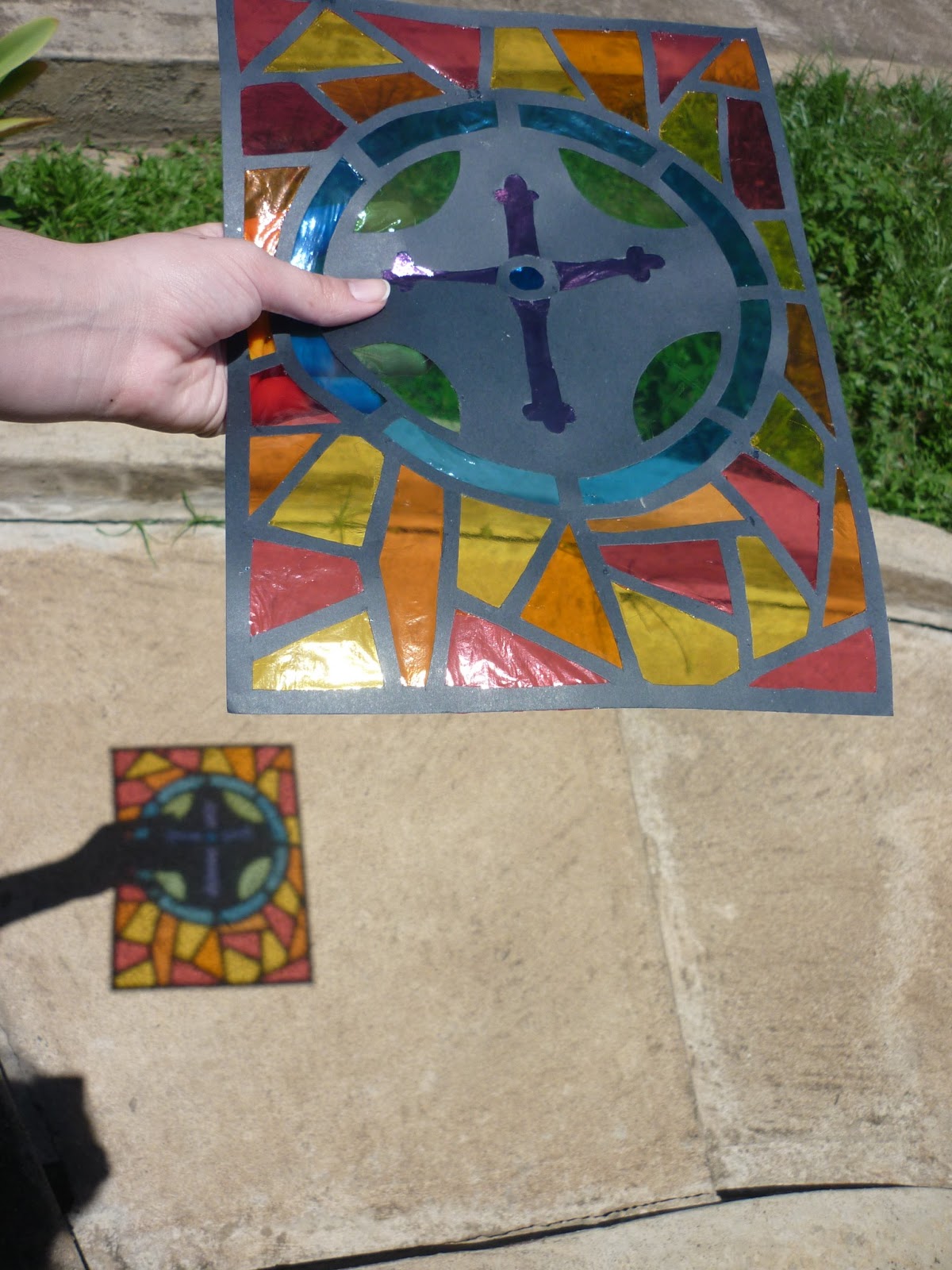 Monkaleidoscope: Vitral con papel celofán