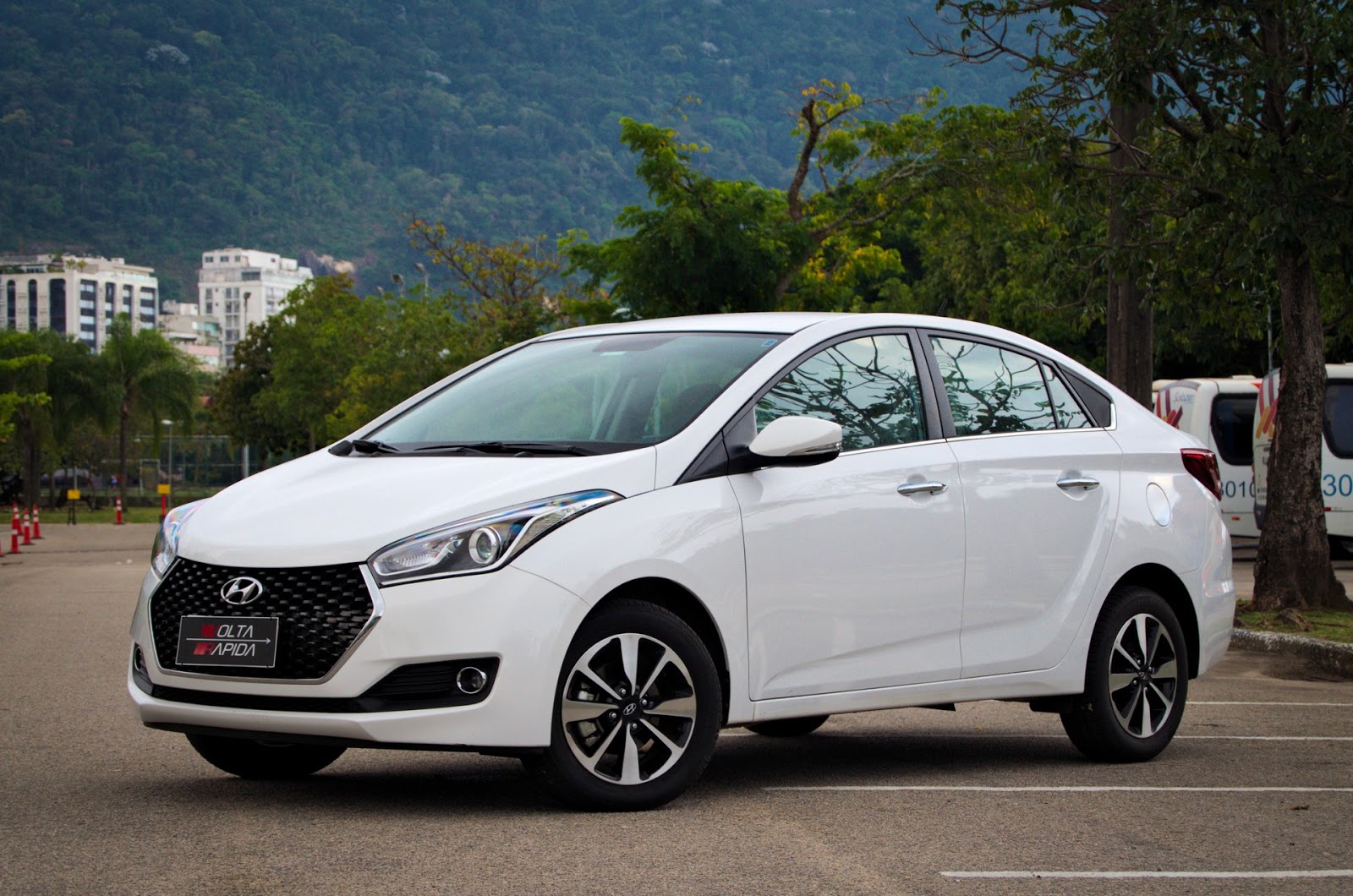 Volta Rápida: 2019 Hyundai HB20S Premium 1.6 AT6; lutando pelo segundo ...