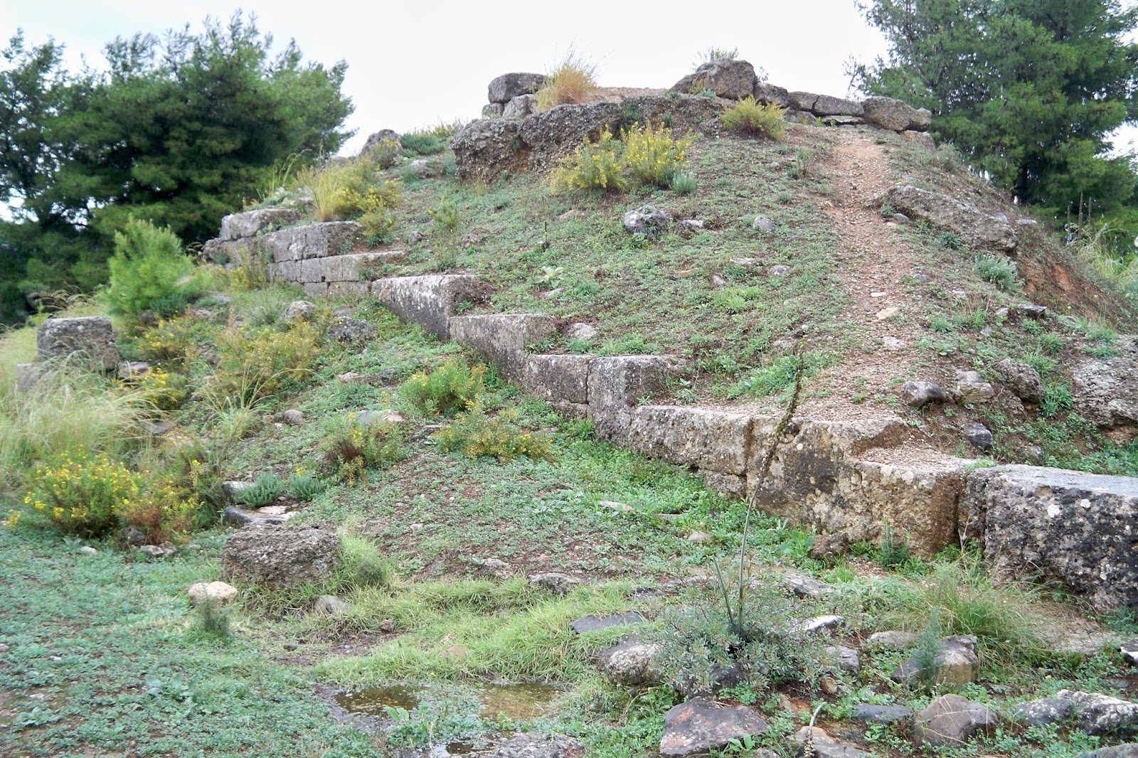 Life in Greece: The Menelaion and Leonidas' Grave