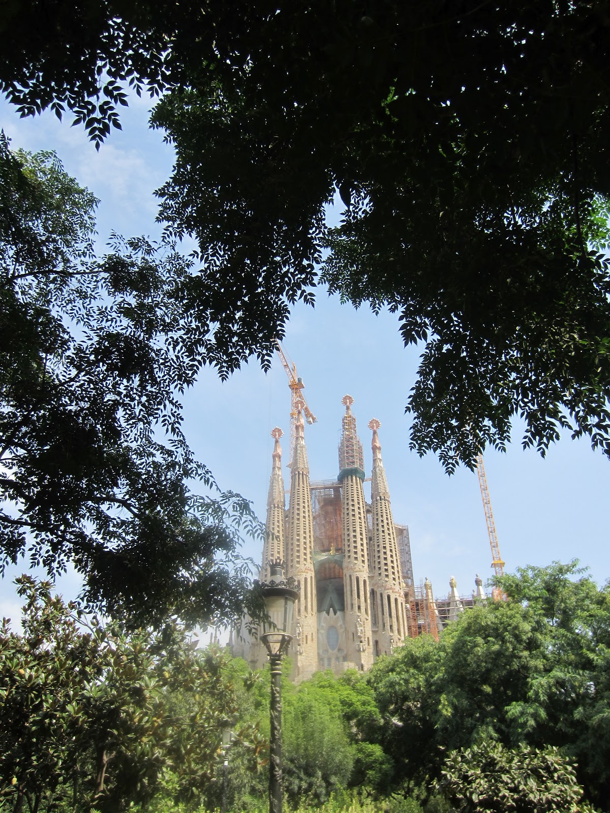 wacky tacky: Say Howdy to Gaudi!