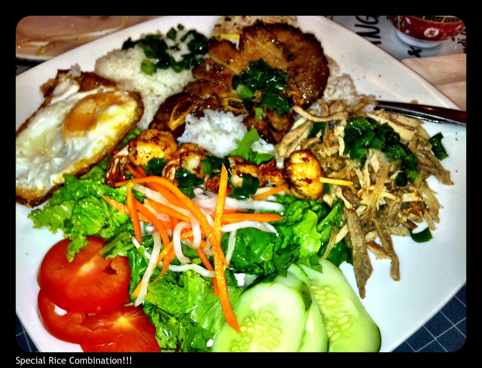 TrucVy-Zoe's Zone: Co*m Ta^'m = Vietnamese Special Broken Rice Combination