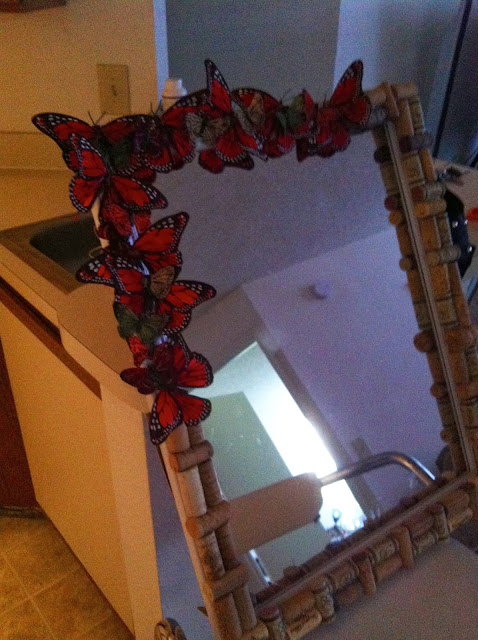 Creative Daydreamin: Wine Cork Mirror