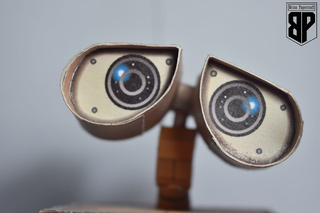 Wall-e and Eve Papercraft - Brian Papercraft