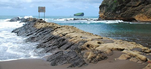 catatan sumiati: Wisata Pantai Watu Ulo & Legenda Pantai Watu Ulo Jember.