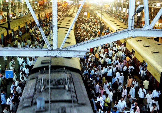 The Mumbai Guide: Local train crowd at CST