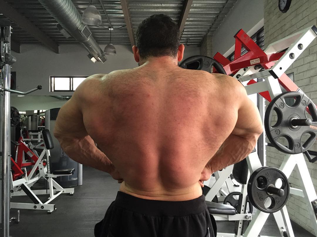 Muscle Lover: Mexican IFBB Pro bodybuilder Juan Carlos Graham