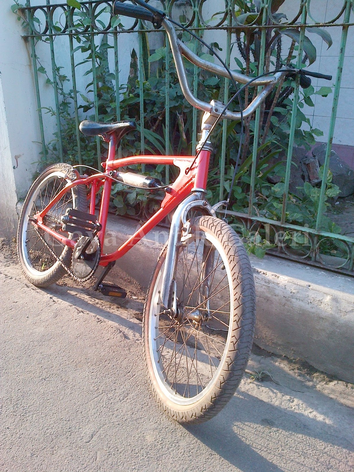 Gaya Antik Galeri : Sepeda BMX Jadul Unik Frame Bersuspensi (TERJUAL ...