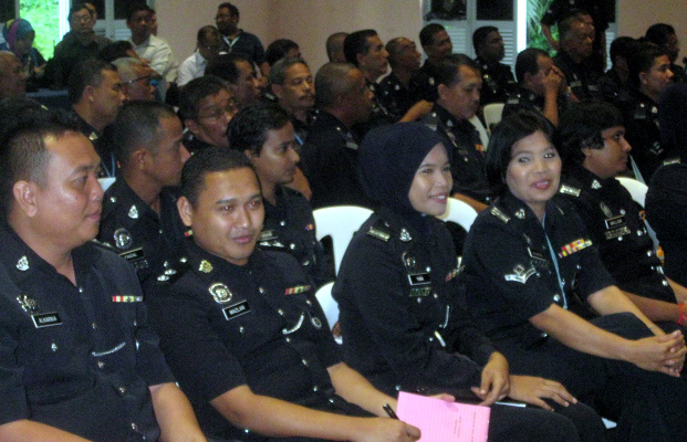 TELEKOMUNIKASI SISTEM MAKLUMAT PAHANG: TAKLIMAT PERLAKSANAAN SISTEM ...