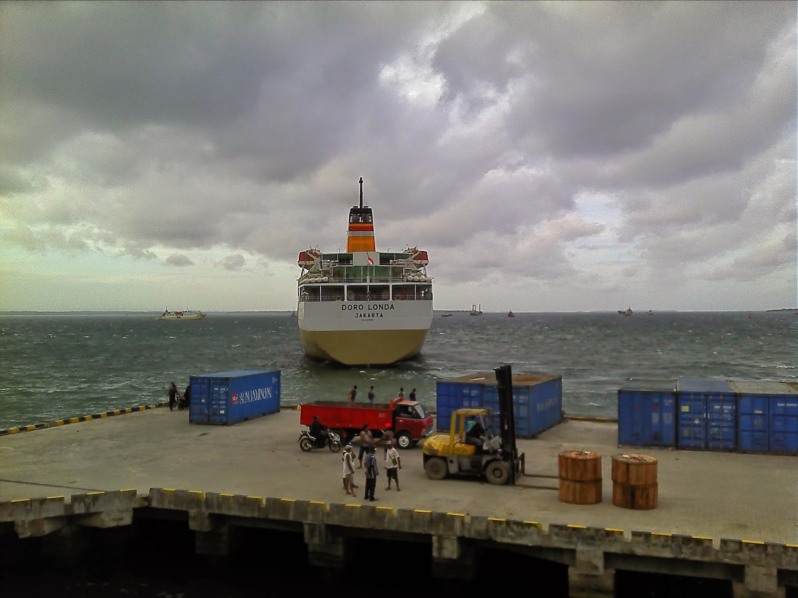 KM DOROLONDA @PORT OF SORONG | UNOFFICIAL BLOG - PORT OF SORONG