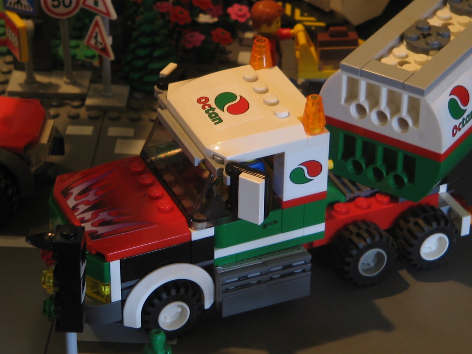 BrickCreator: A LEGO® Semi