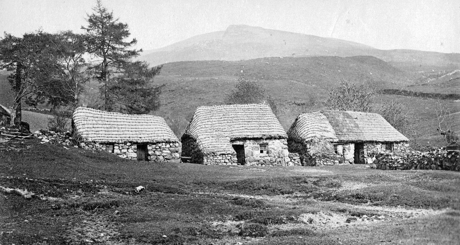 Tour Scotland: Old Photograph Crofters Thatched Cottages By Loch Awe ...