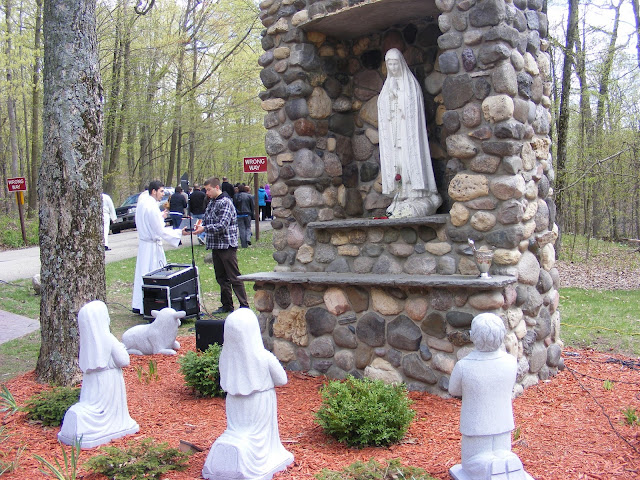 The Badger Catholic: Grotto of Our Lady of Fatima blessed at Holy Hill