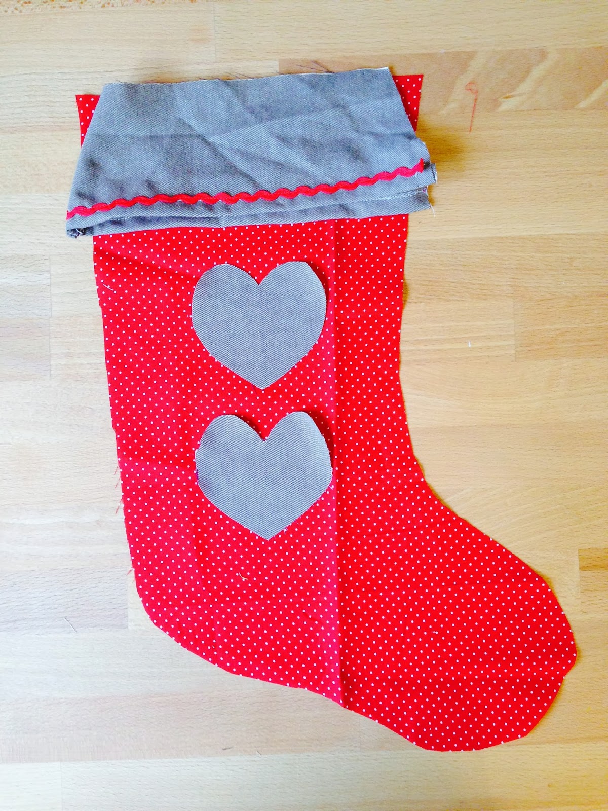 Bundles and Buttons: Christmas Stocking Tutorial and free pattern