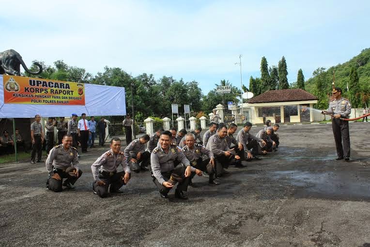 Upacara Kenaikan Pangkat Pama Dan Brigadir Polri Di Polres Banjar Bag Ops