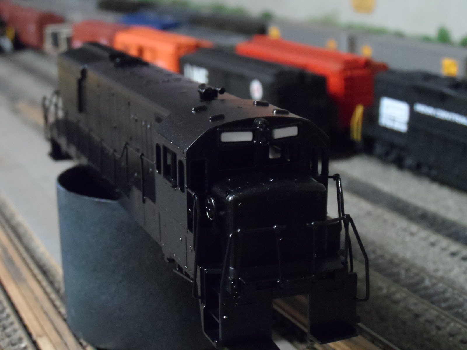 New York Central Train Layout: Penn Central U28B #2822