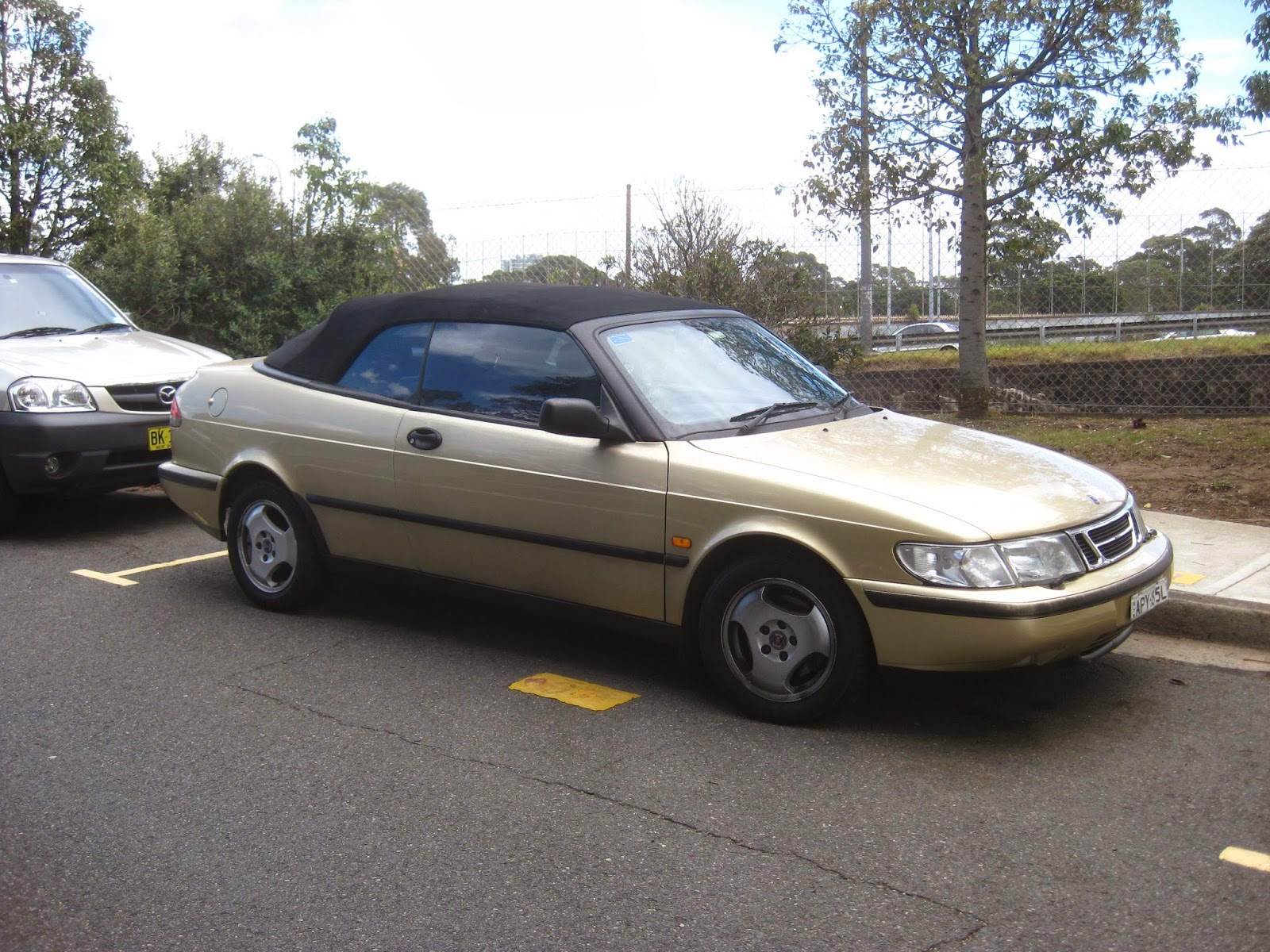 Aussie Old Parked Cars: 1994 Saab 900 S 2.3 convertible NG