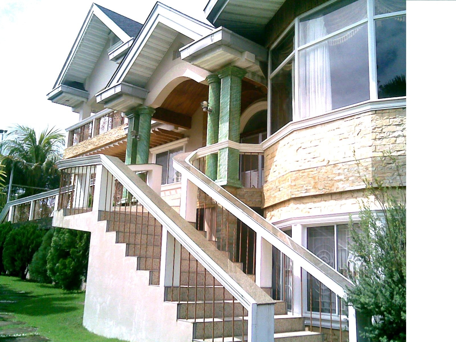 Bohol Listings: 6-BEDROOM SPLIT LEVEL RESIDENTIAL HOUSE
