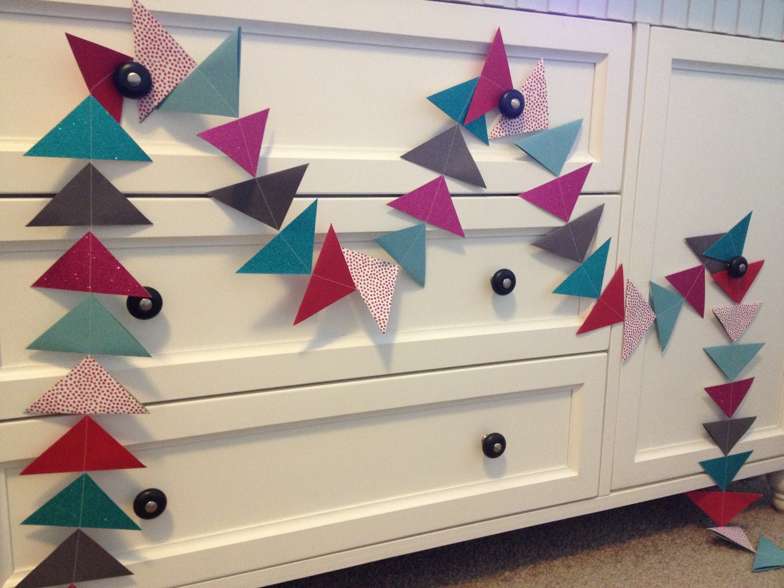 Inspired Whims: DIY Triangle Confetti Garland