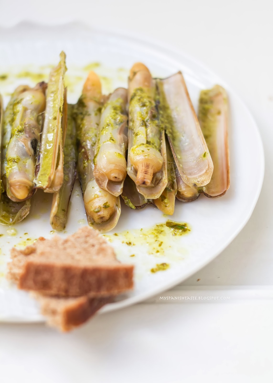 My Spanish Taste: Razor clams with parsley and garlic vinaigrette
