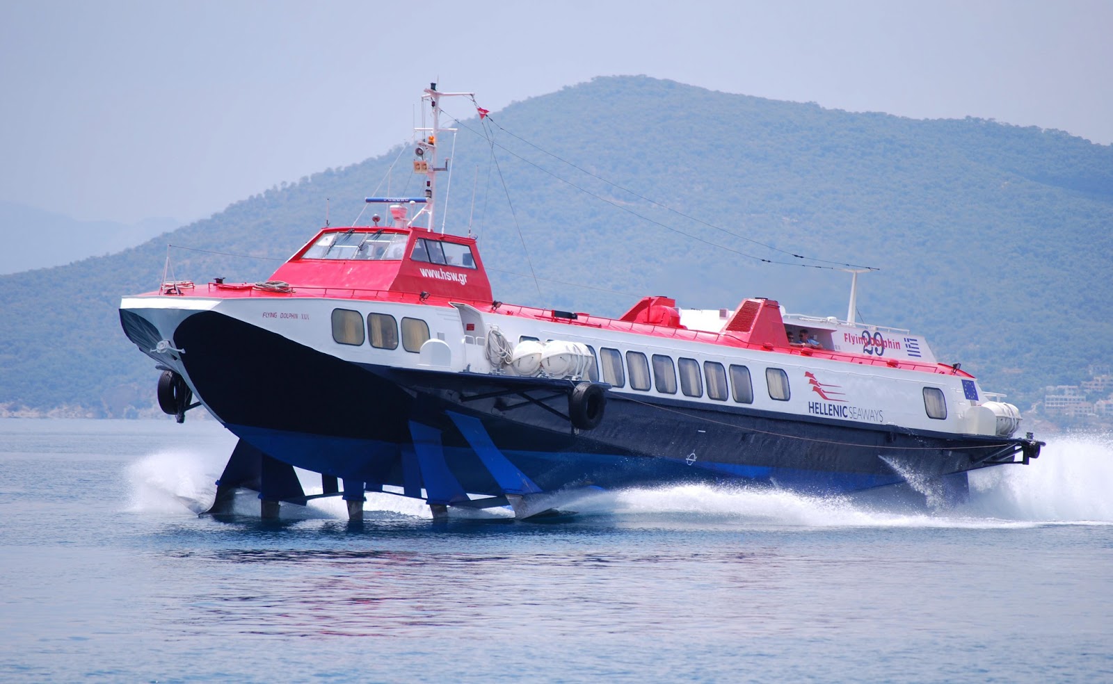 Dailypress24: ΜΗΧΑΝΙΚΗ ΒΛΑΒΗ ΤΟΥ FLYING DOLPHIN 29 ΣΤΗΝ ΥΔΡΑ