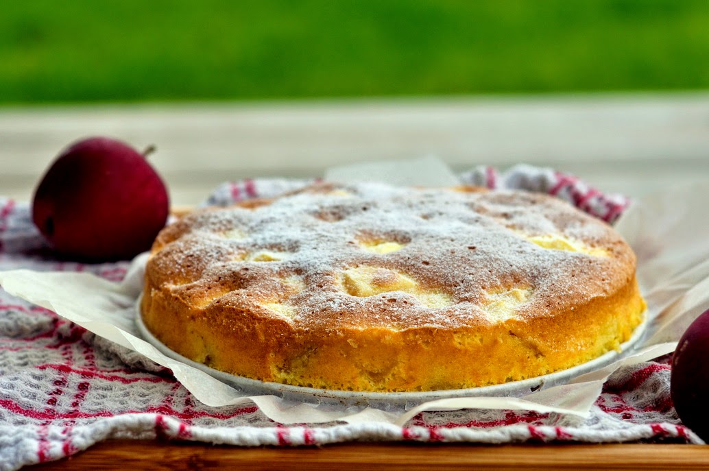 Širšių lizdas: (Ne)paprastas obuolių pyragas su grietine