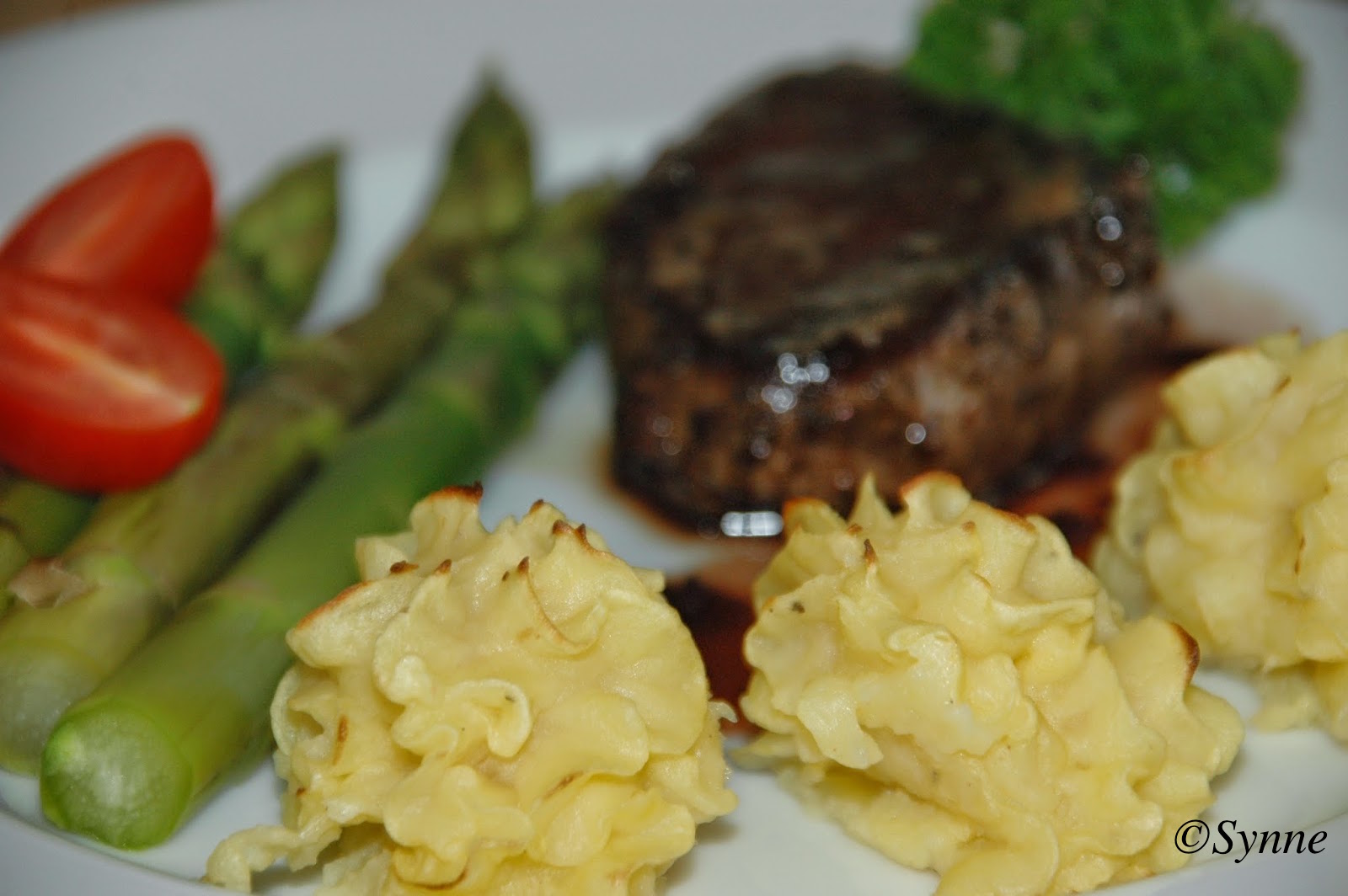 ganske enkelt: Indrefilet av okse med duchesspoteter og balsamicosaus