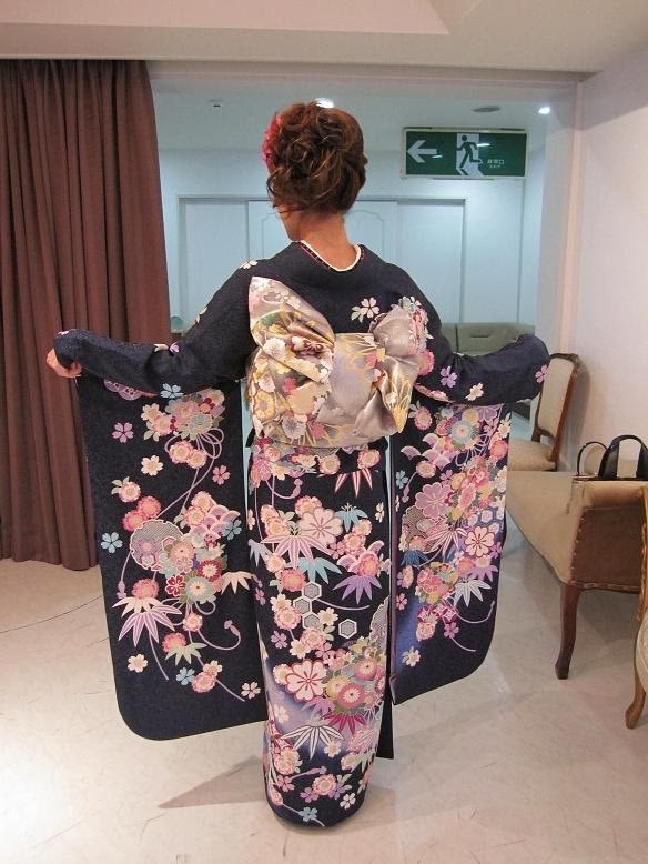 TomoChan Store: Furisode – Japanese long sleeved kimono
