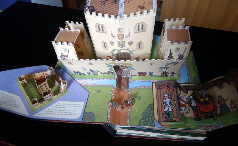 Pretty pop-up book: Castle, Medieval Days and Knights