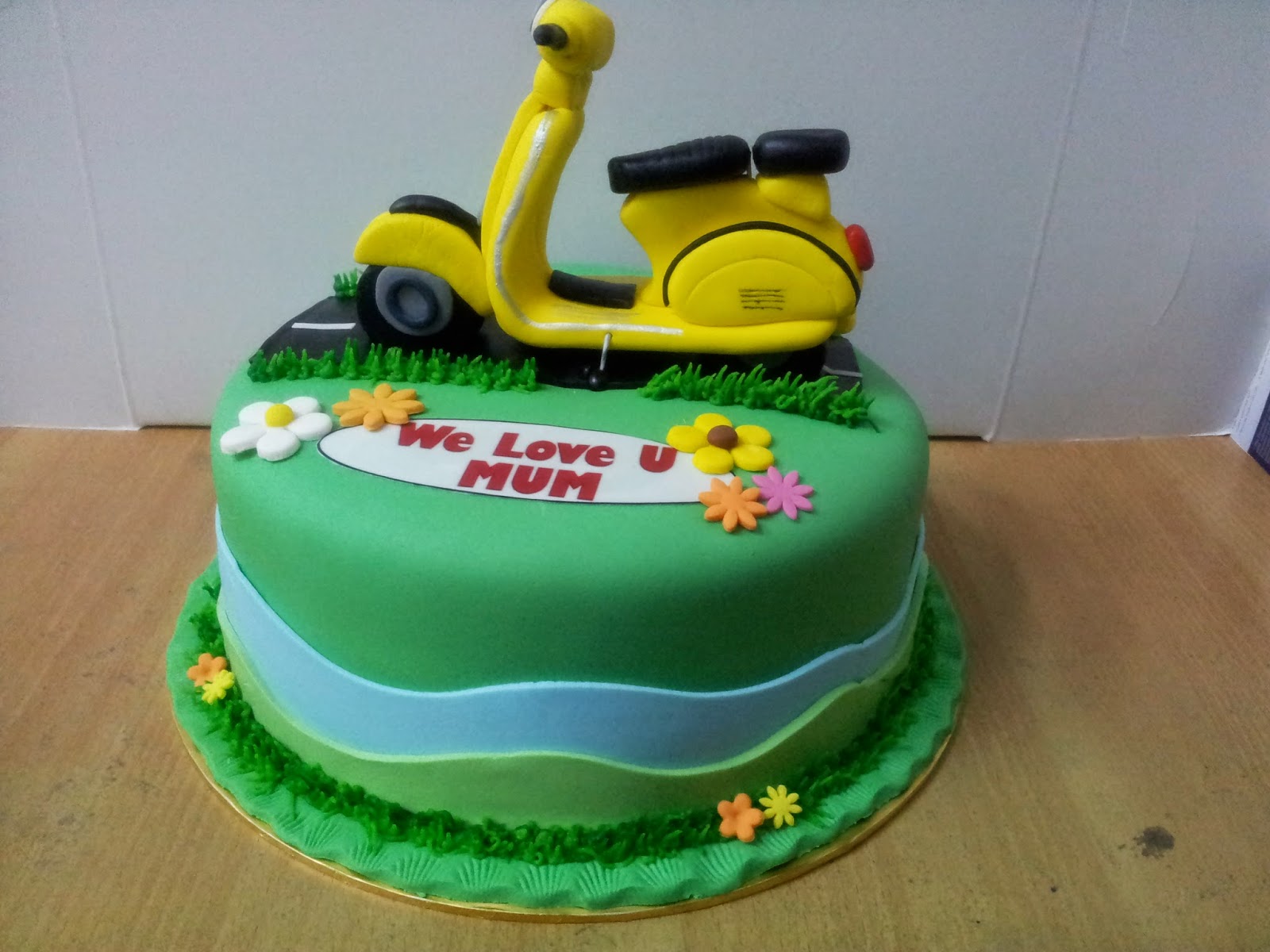 L'mis Cakes & Cupcakes Ipoh Contact : 012-5991233 : Scooter Fondant Cake