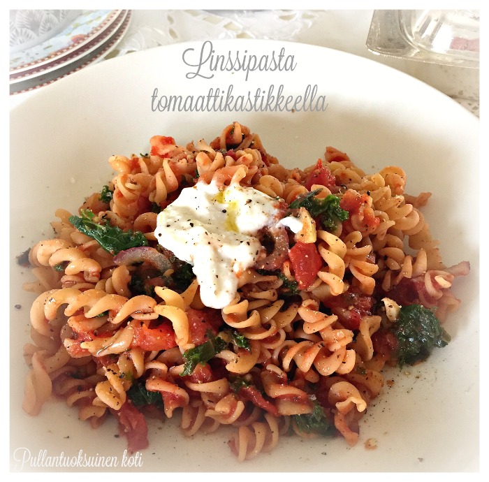 Pullantuoksuinen koti: Linssipasta tomaattikastikkeessa