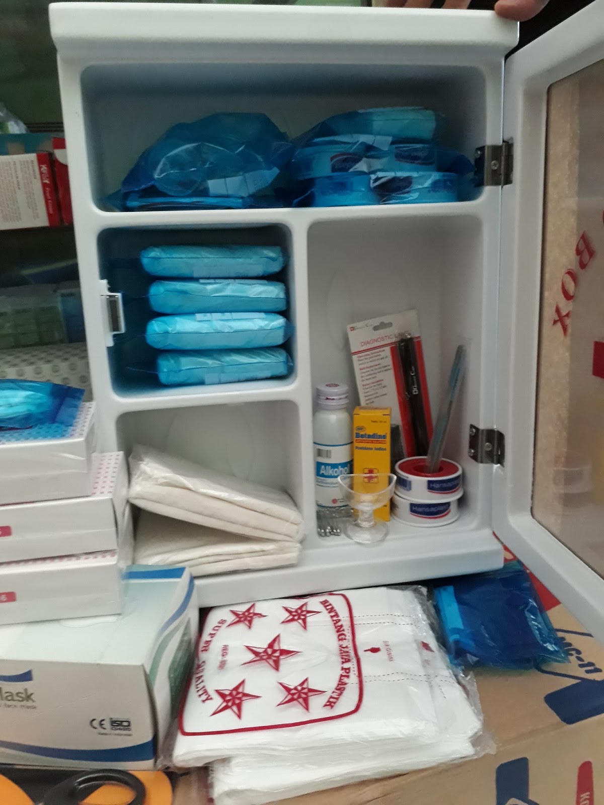 HARGA KOTAK P3K TYPE B - Rp. 630.000,- SPESIFIKASI SESUAI PERATURAN ...