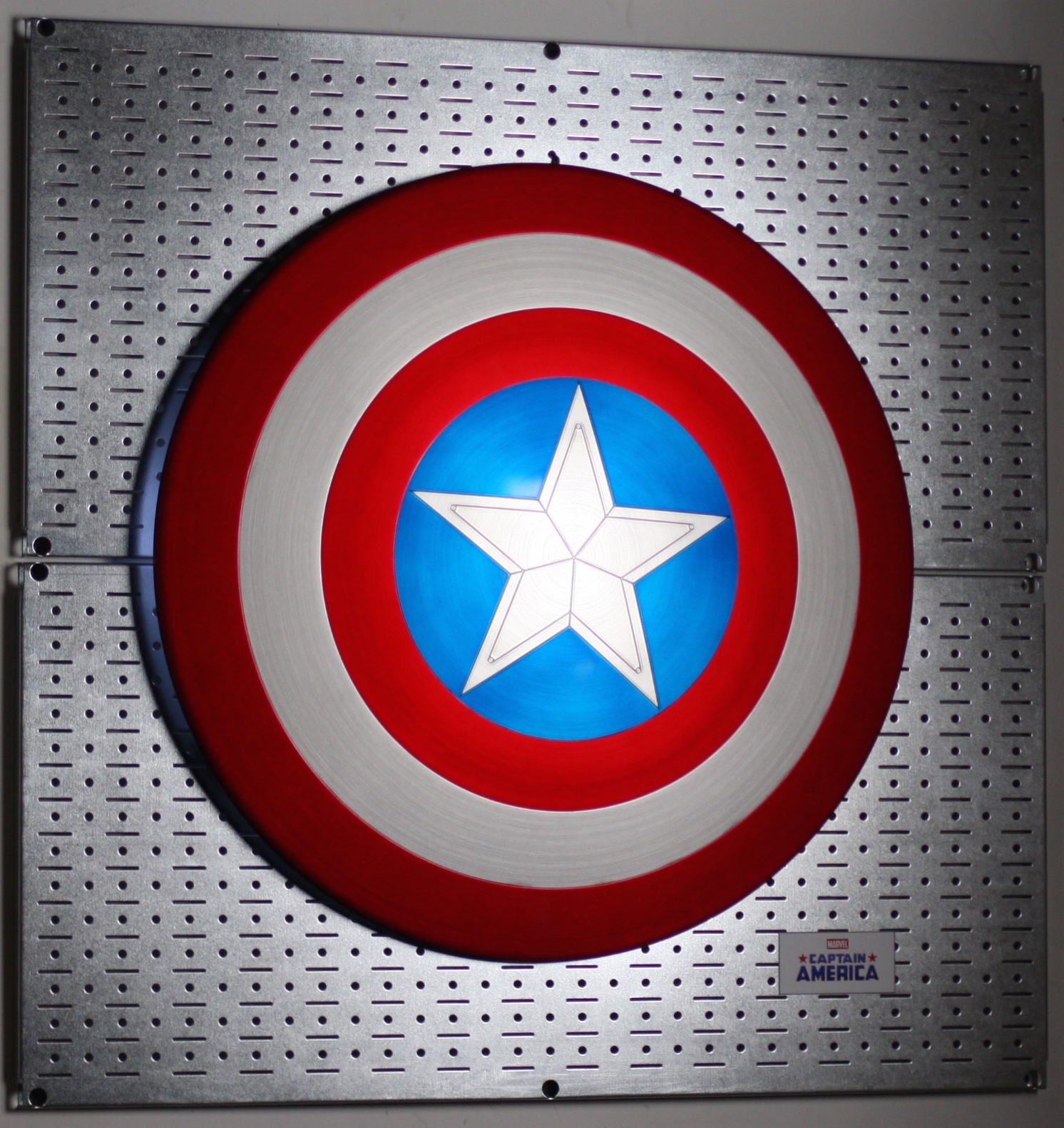 GEEK DIY BAM!: MARVEL CAPTAIN AMERICA 1:1 REPLICA SHIELD WALL DISPLAY ...