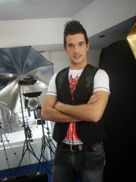 somos el espectador: ALBERTO COLLADO FABRICANDO MUSICA