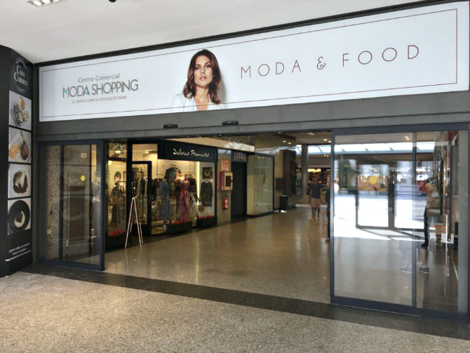 CON DOS TACONES: MODA SHOPPING