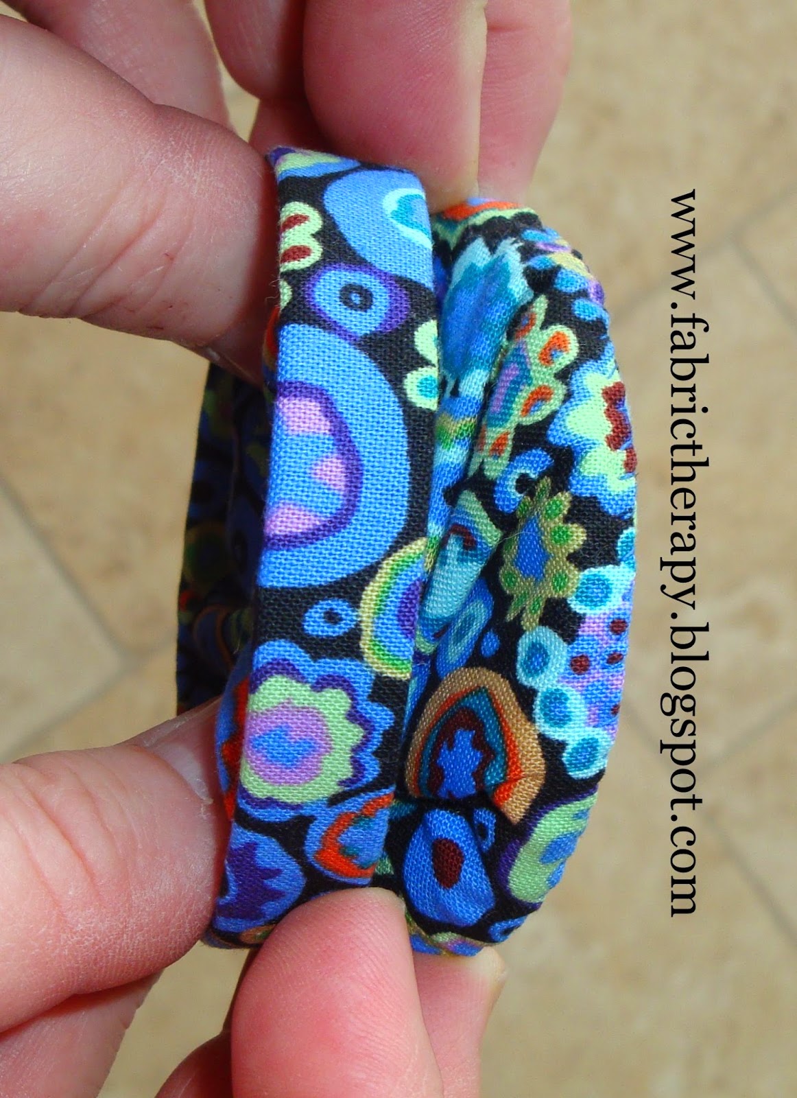 FABRIC THERAPY: A Tutorial: The Sweetest Little Thread Catcher...