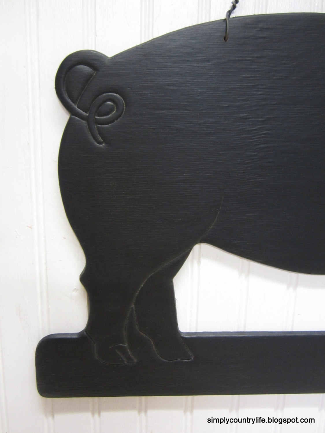 Simply Country Life: Wood Pig Chalkboard Makeover