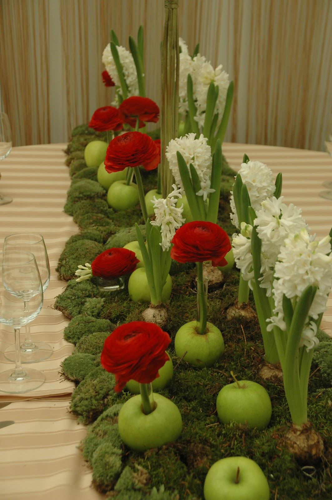 Floraria FLORIS DECO -SLATINA: 5 IDEI PENTRU ARANJAMENTE MASA LA NUNTA TA